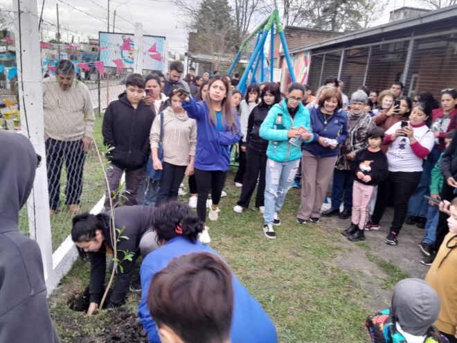 Inauguraron una muestra de fotos en el Jardín Pelusín - El Miércoles ...